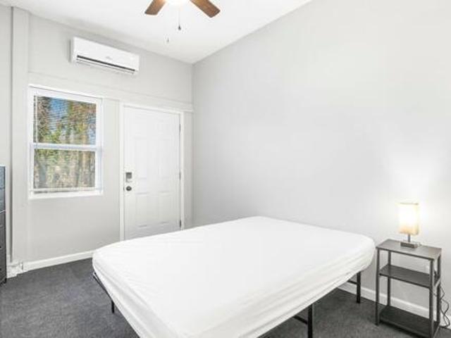Cozy Home in Sunset Road | Monthly Cleaning | Secure Coded Rooms | 0.7–1.3 mi from Shops & Pharmacy | 0.7 mi to Bus Stops