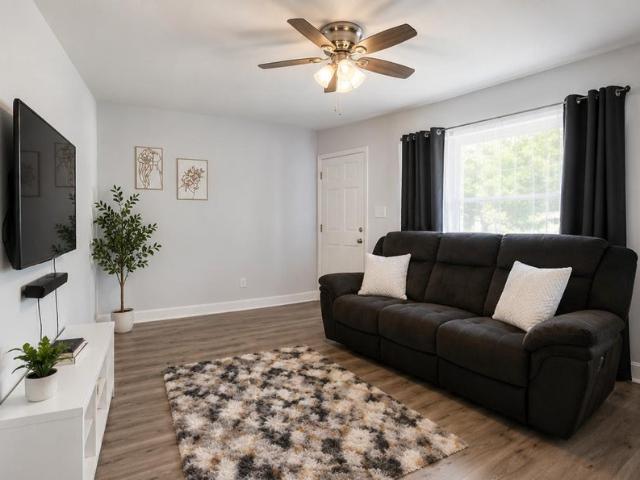 Cozy Home Near Uptown