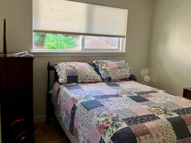 Cozy Kenmore Room
