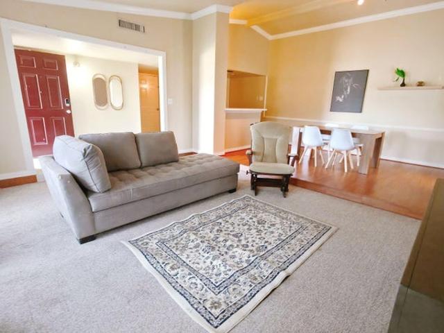 Cozy living with spacious rooms next to Chinatown
