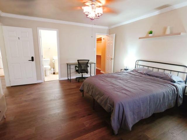 Cozy living with spacious rooms next to Chinatown