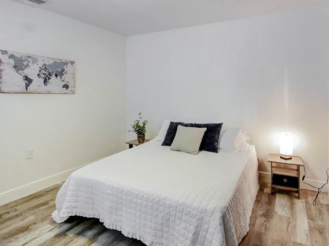 Cozy Plant City House WITH MODERN TOUCHES! Spacious bedrooms and an incredible location! Move in tomorrow! #RoomGoals