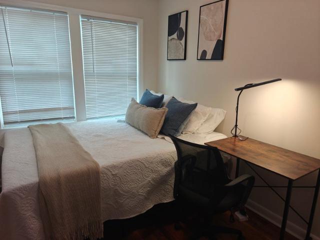 Cozy Private Bedroom with shared bath in Charlott