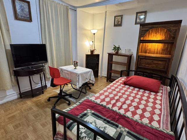 Cozy Private Furnished Private Room by 181st St