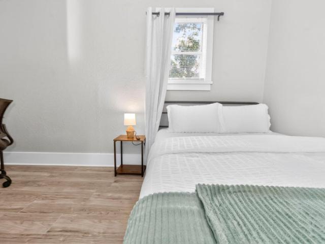 Cozy Private Furnished Room for Rent in Jacksonvi