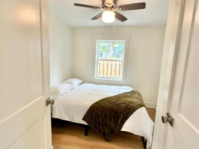 Cozy Private Queen Rooms • All Utilities Included