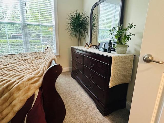 Cozy private room for work trips and longer visits