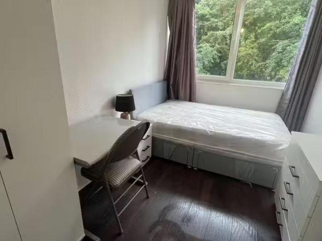 For Rent! Property for rent in Wood Close, AL10