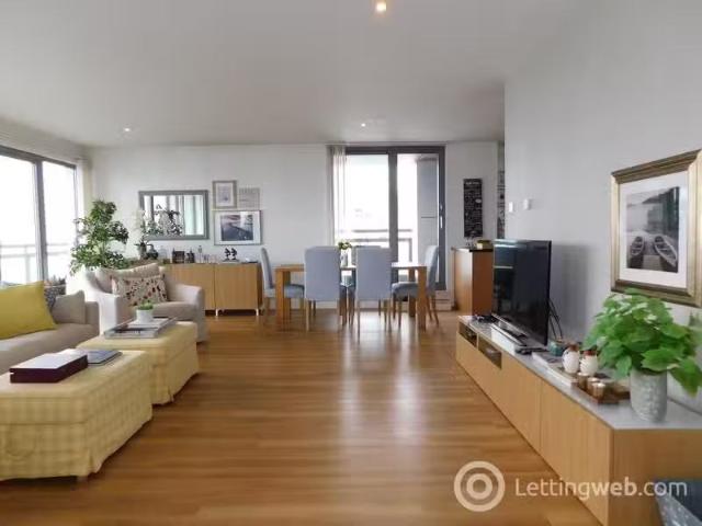 Cozy Property to rent in 11, Western Harbour Midway, Edinburgh.