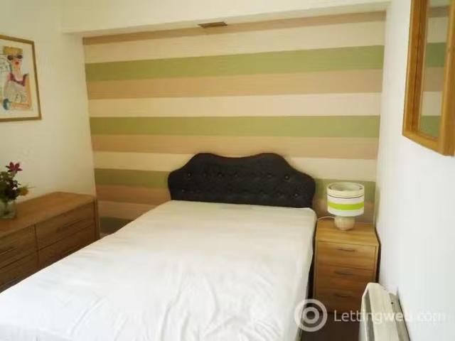 Cheap Property to rent in 140 Hutcheon Street, Aberdeen, AB25.