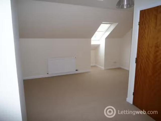 Charming Property to rent in 18 Whitehall Mews, Whitehall Plac.