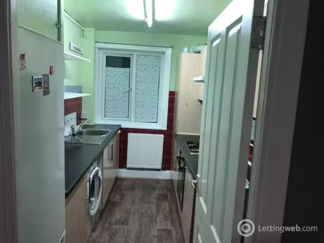 Cozy Property to rent in 31 Darnley gardens Glasgow