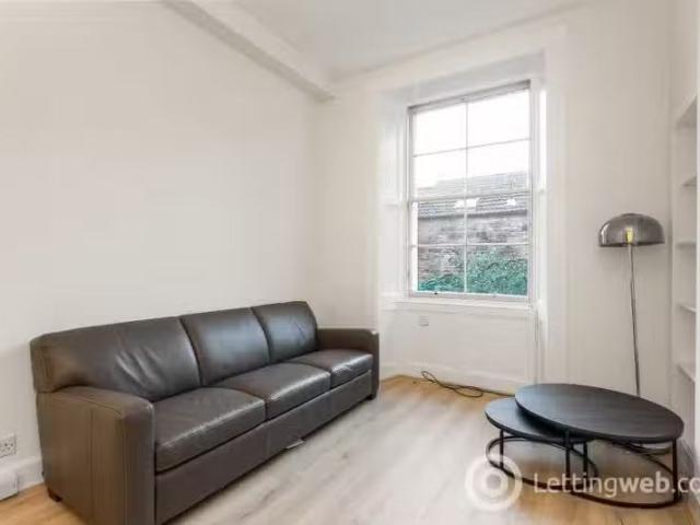 Just in! Property to rent in Comely Bank Row, Edinburgh, EH4