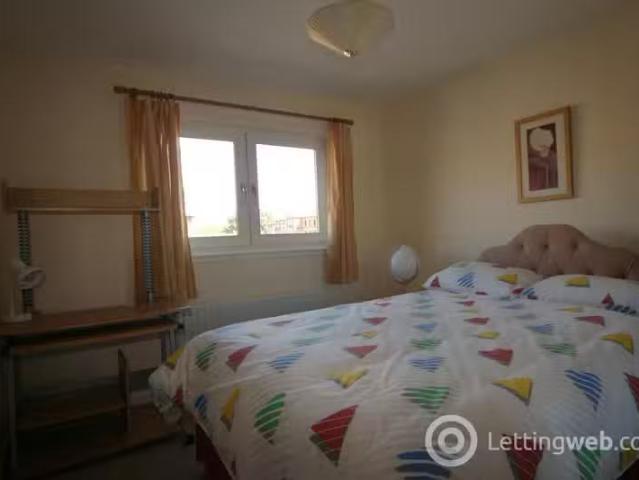 Nice Property to rent in Flat 2/2 3 Lymburn Street, Glasgow, G.