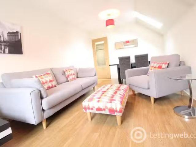 Nice Property to rent in Kings Gate, Second Floor, AB15