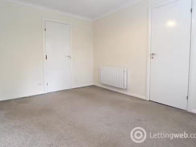 Cheap Property to rent in Headland Court, First Floor, AB10