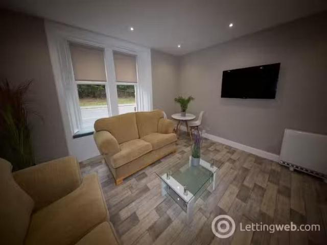 Charming Property to rent in Lochee Road, Dundee