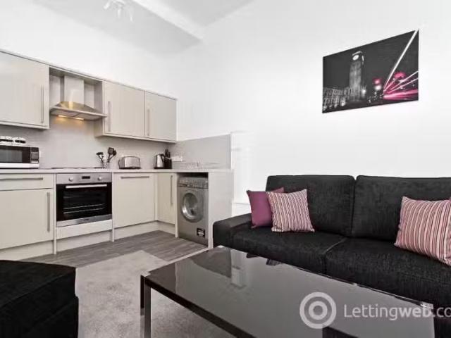 For Rent! Property to rent in Montgomery Street, Hillside, Edi.