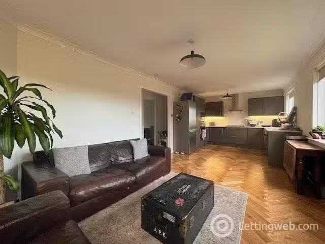 Charming Property to rent in Sandbank Drive, Glasgow, G20
