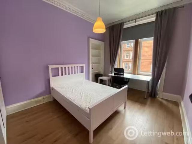 Cheap Property to rent in Queen Margaret Drive, North Kelvinsi.