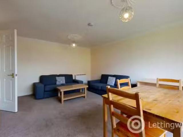 Cozy Property to rent in Riverview Place, Waterfront, Glasgow.