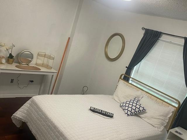 Cozy quiet bedroom for rent in North Fort Worth Home!