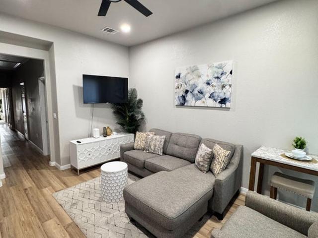 Cozy Reflection Luxury Unit Near Heights, Walk to