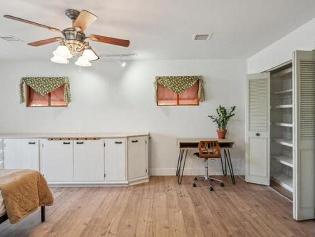 Cozy remodeled home in Phoenix/Glendale Perfectly located close to public transport, grocery stores & job centers