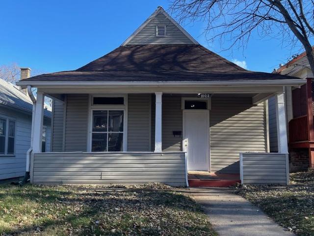 Cozy Little Italy Bungalow | Furnished Mid Term or Long Term Lease