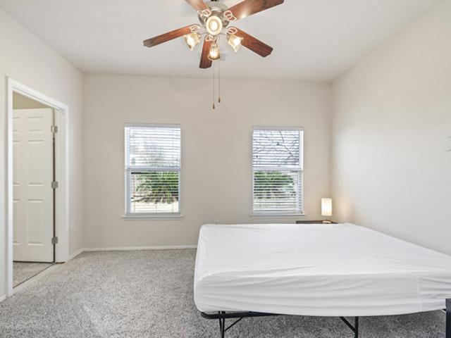 Cozy Residential Oasis: Top Rated Host & Prime Amenities Await!