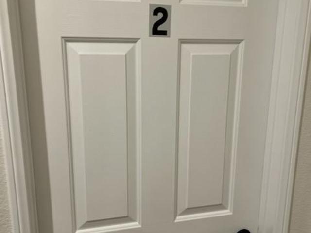 Cozy Room2 for Rent in Luxury Home in Corona