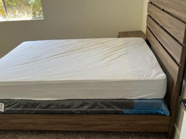 Cozy Room3 for Rent in Luxury Home in Corona