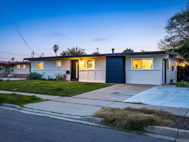 Cozy Room 2 Miles from Imperial Beach