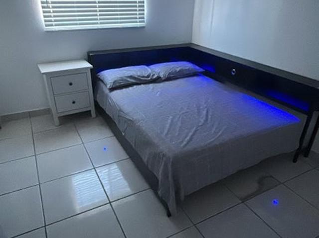 Cozy room, access to kitchen