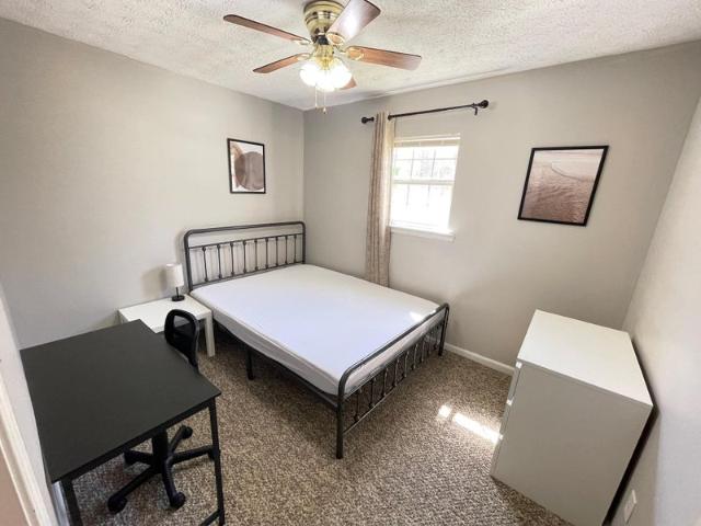 Cozy Room at Meadowview | Monthly Cleaning Inc