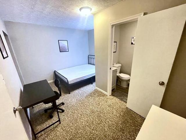 Cozy Room at Meadowview | Monthly Cleaning Included | Fast WiFi | Move In Ready
