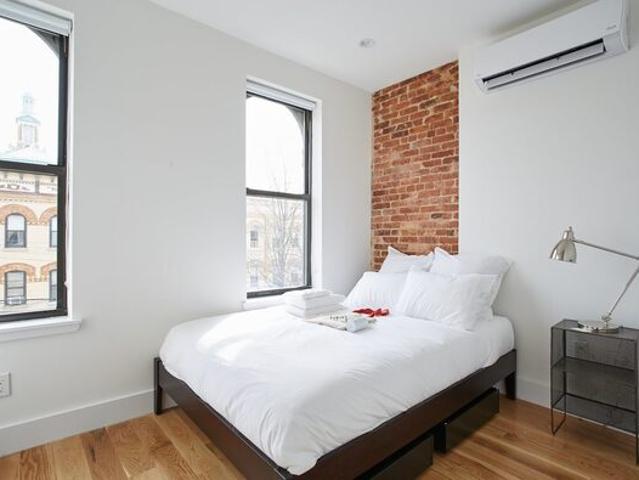 Cozy ROOM at The Cornelia House