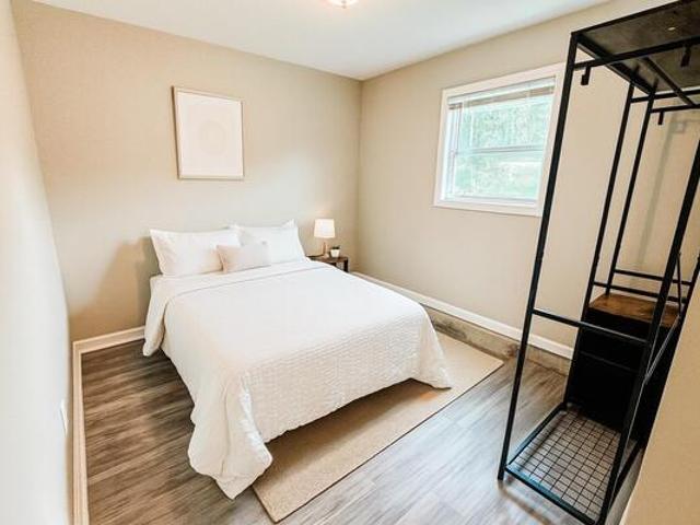 Cozy Room for Rent All Utilities Included Fast WiFi Great Location!