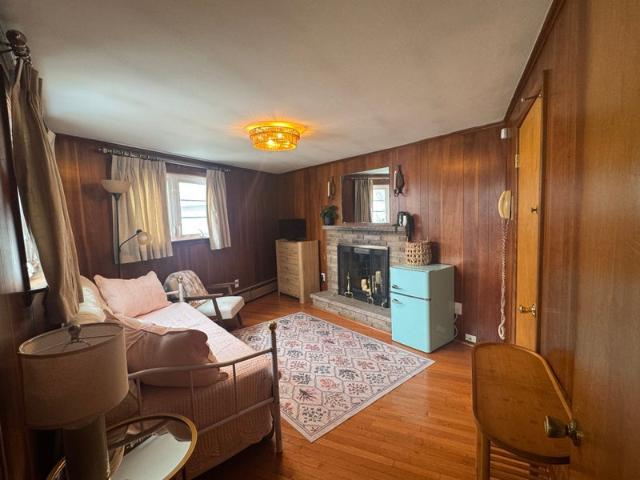 Cozy Room for Rent in Cranston | $1250 | Availabl
