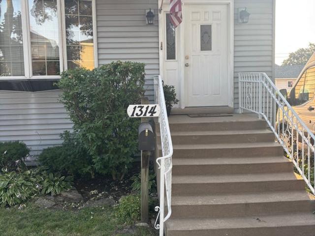 Cozy Room for Rent in Melrose Park_$mo_Available