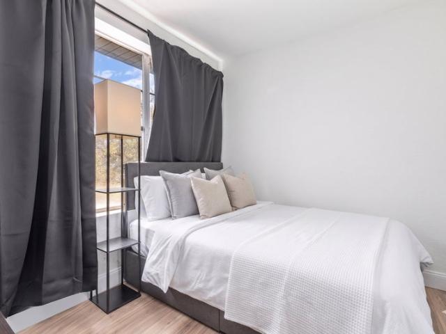 Cozy Room for Rent in Sarasota | Private Room & S