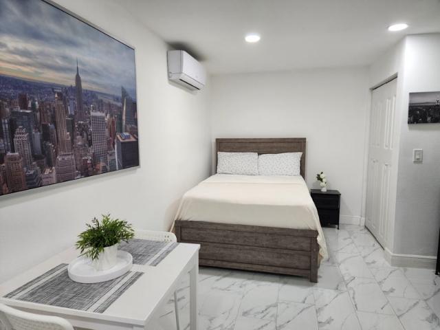 Cozy Room for Rent in Tampa_ near Bush Gardens an