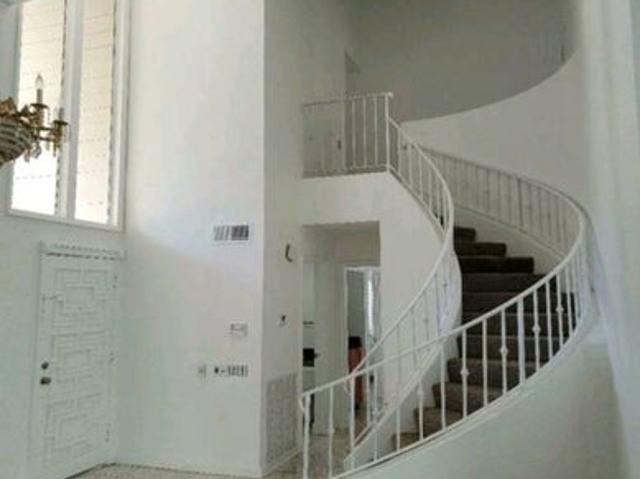 Cozy room, house with swimming pool