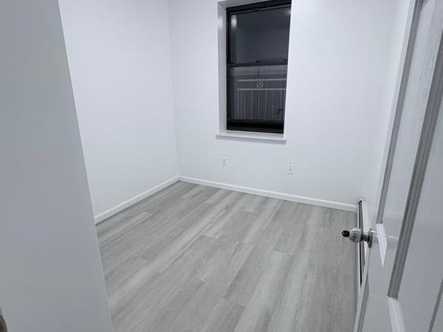 Cozy room in a 3 bedroom apartment