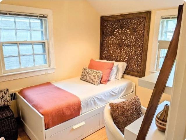 Cozy Room in a Townhouse Near Brookland DC