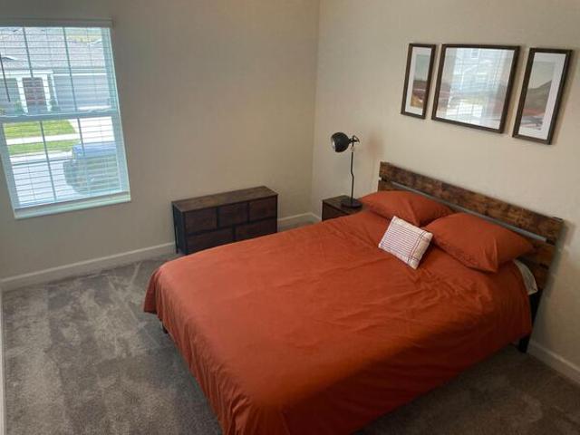 COZY ROOM in a Quiet Neighborhood