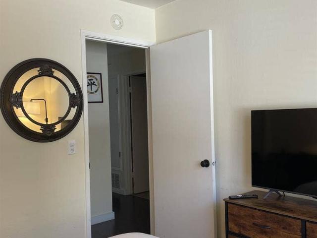 Cozy room in lovely townhouse!