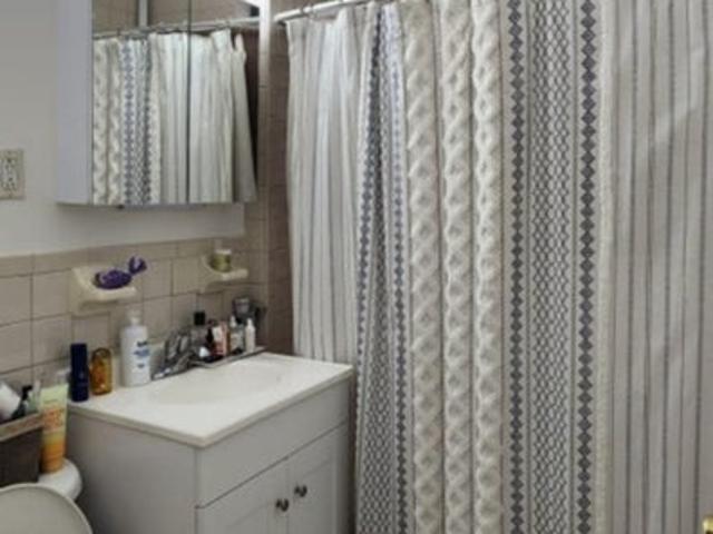 Cozy Room in Shared 2 Bdrm Apt. on Restaurant Row