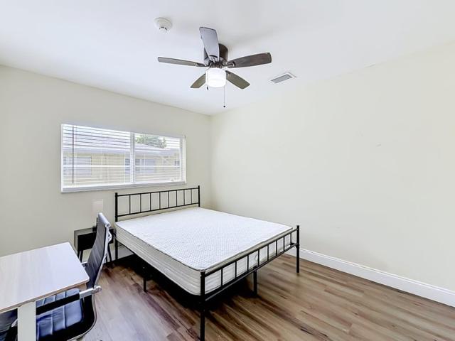 Cozy Room in Plantation