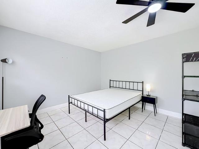 Cozy Room in PlantationFL